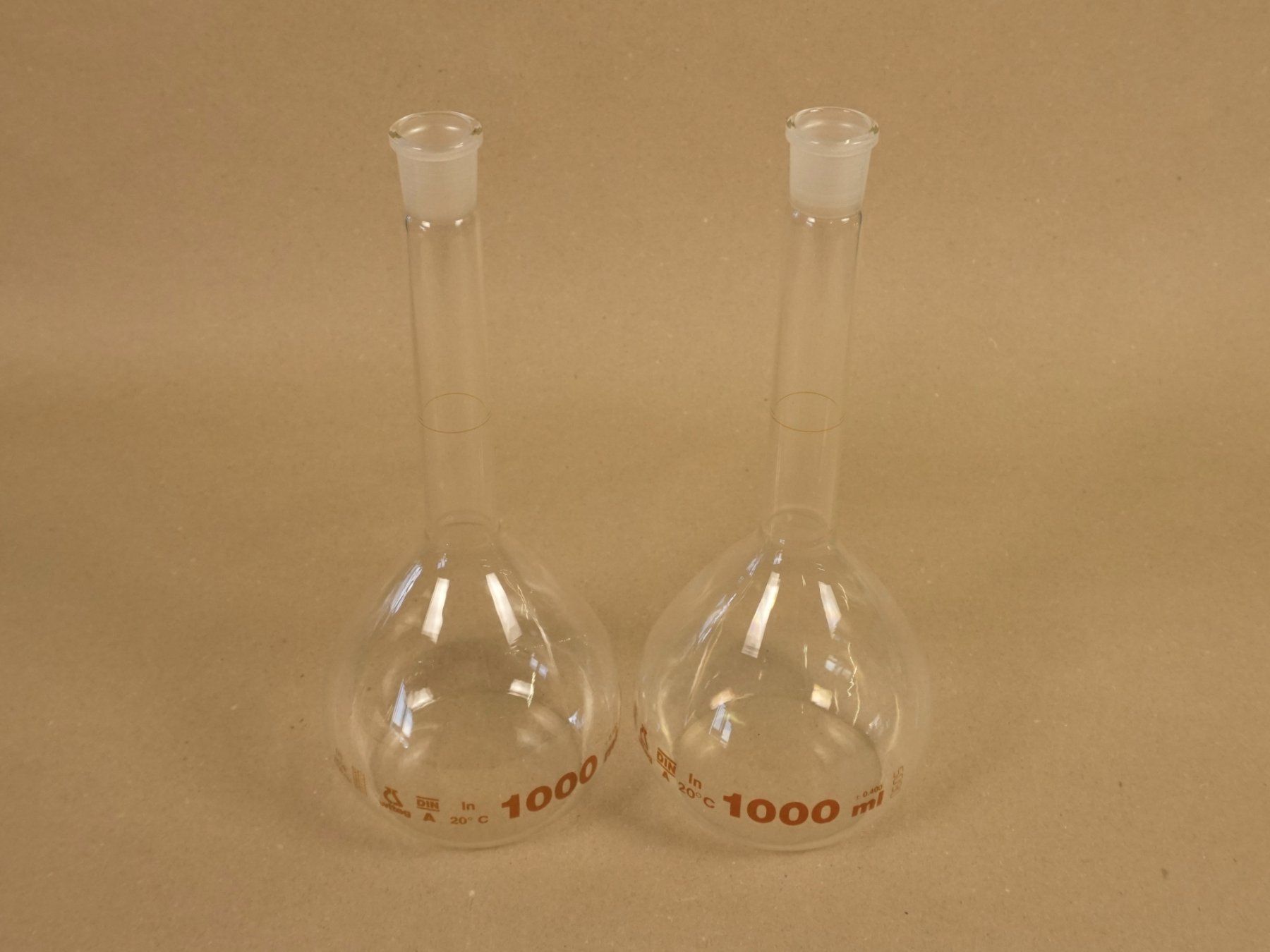 Messkolben 1000ml 2x2 STK mit Schliff und Deckel (Gebraucht) in ...