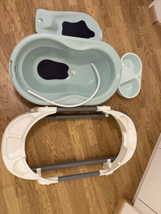 Rotho Babydesign Kinderbadewanne mit klappbarem Ständer (Gebraucht) in ...
