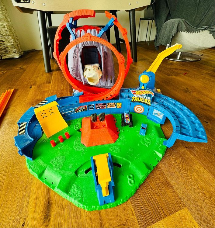 Hot Wheels Monster Trucks T-Rex Volcano Arena (Gebraucht) in Rain für ...