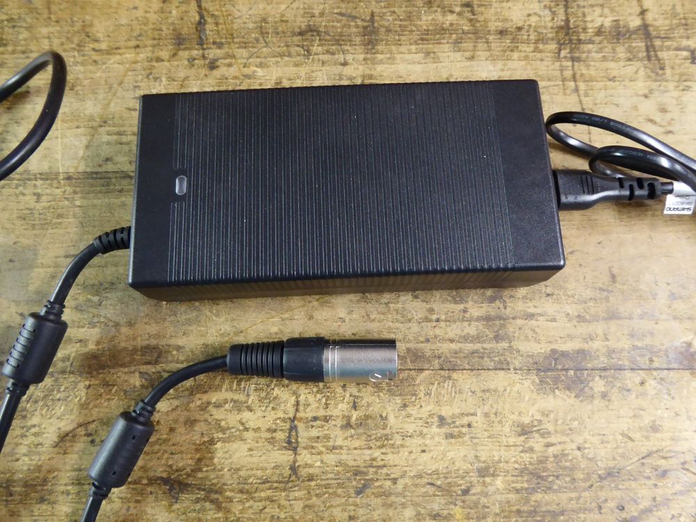 Giant Ladegerät für Akkus E-Bike 41.5V 2A DPS-83CB A | Kaufen auf Ricardo