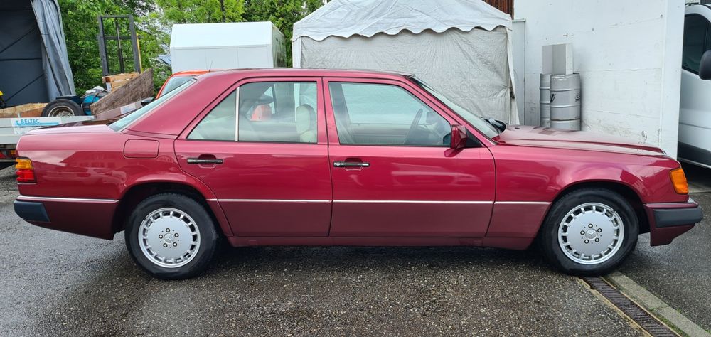 Mercedes Benz E300-24 | Kaufen auf Ricardo