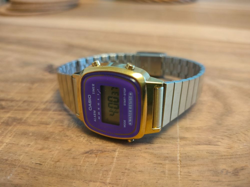 Casio Armbanduhr gold/violett | Kaufen auf Ricardo