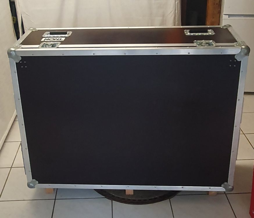 Grosses Case von Thon (Gebraucht) in Bettlach für CHF 200 – nur ...