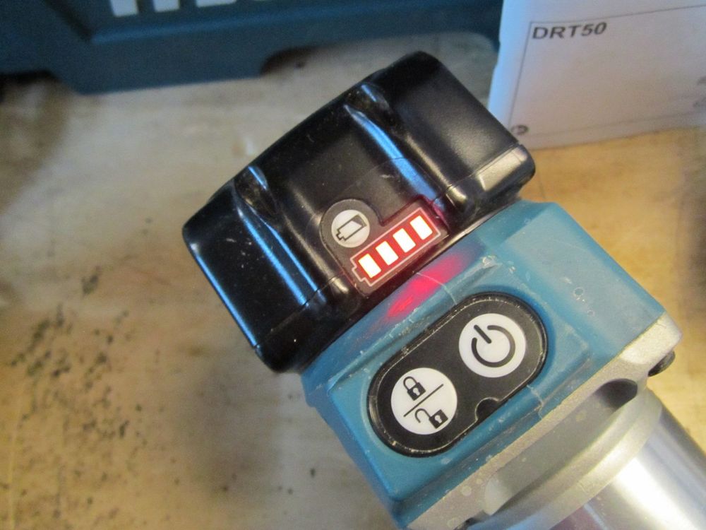 Makita Akku Oberfräse DRT50 Fräser 8 mm Makita Box (Gebraucht) in für ...