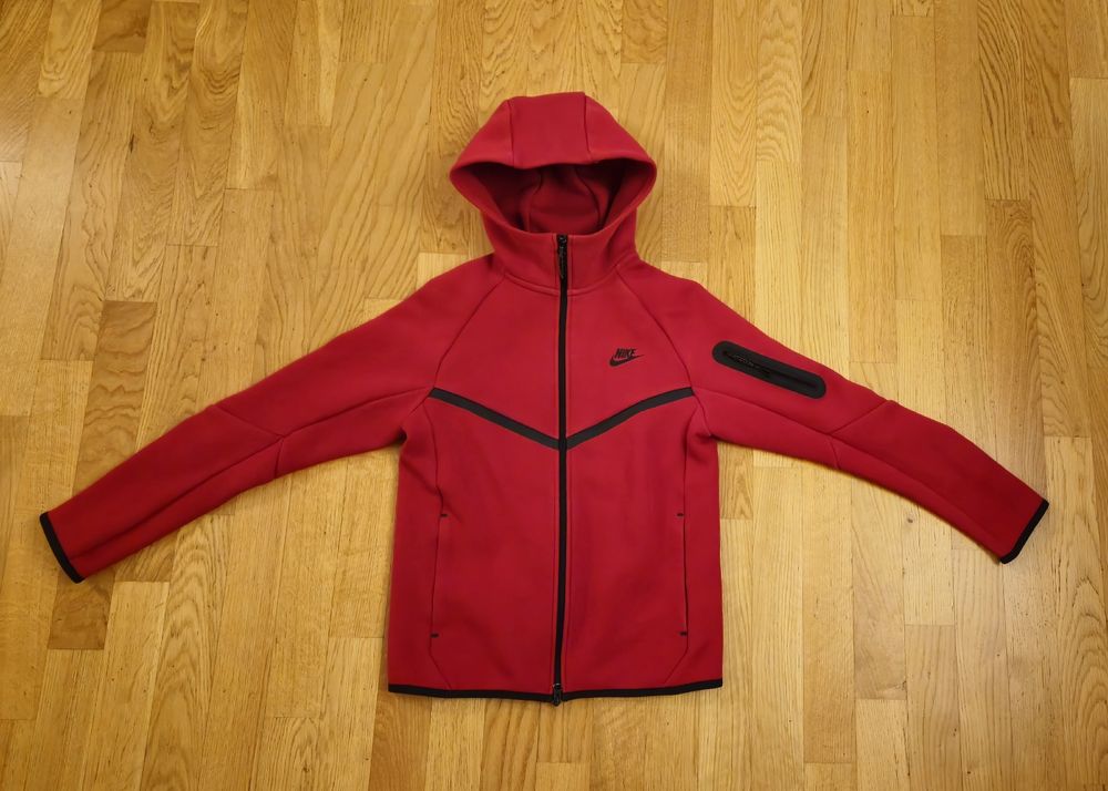 Nike Tech Fleece Red [XS] | Kaufen auf Ricardo