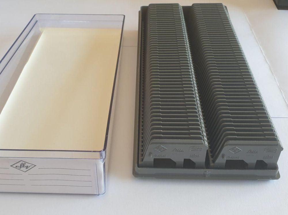 Box für Dias oder Diasammlung, inkl. 2 Dia-Magazine (Gebraucht) in ...