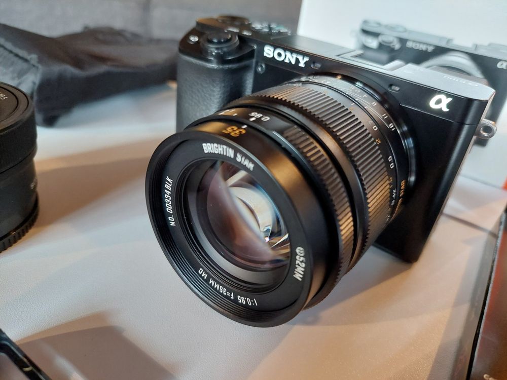 Sony a6100 16-50mm kit + 35mm f0.95 + SD Garantie 15.05.2027 (Neu ...