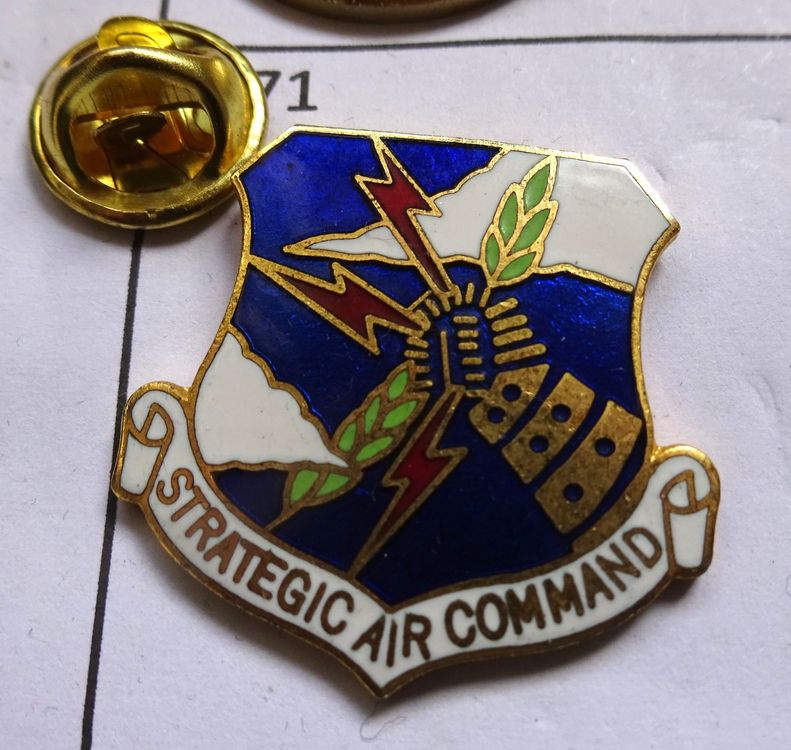 Pin STRATEGIC AIR COMMAND (Gebraucht) in Utzenstorf für CHF 1 – mit ...