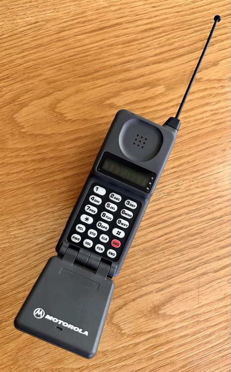 Retro Motorola Klapphandy 90er Vintage Kult Handy (Defekt) in Menziken ...