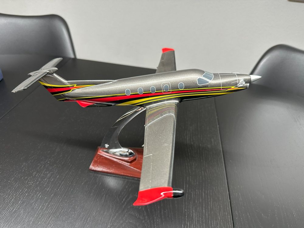 Pilatus PC 12 Model (Neu und originalverpackt) in Hermetschwil-Staff ...