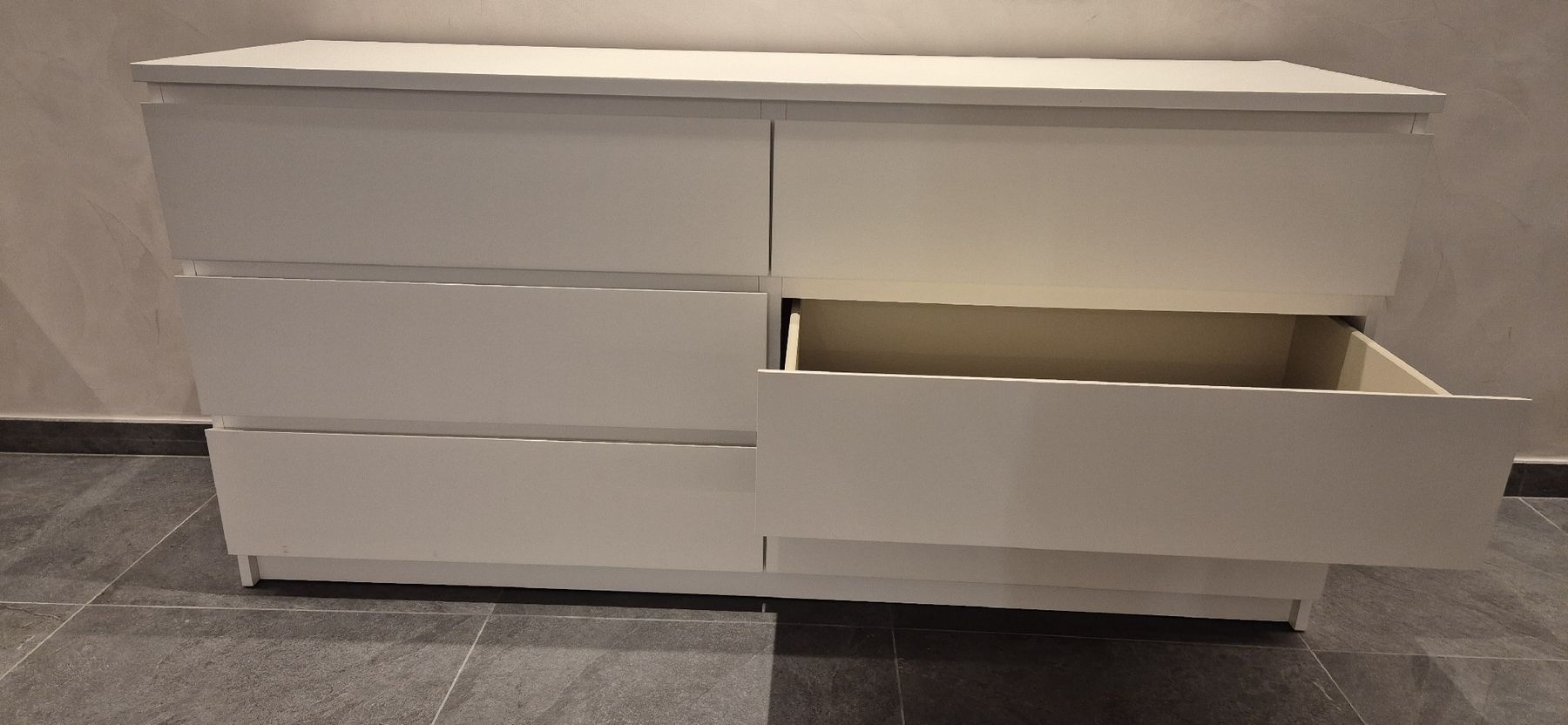 Commode blanche ikea moderne avec six tiroirs spacieux! (D'occasion) à ...
