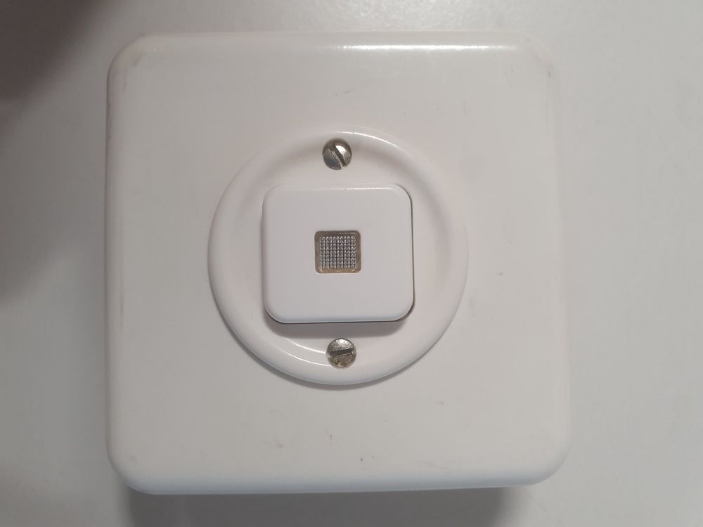 Schalter S3 Feller Abdeckung weiss mit Leuchte UP (Gebraucht) in Zürich ...