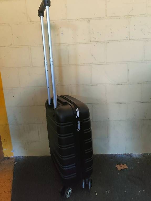 Valigia nera rigida trolley da cabina, nuova! (Usato) a Losone per CHF ...