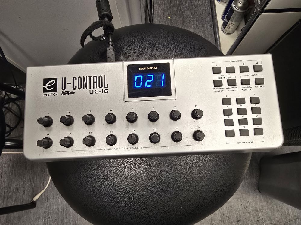 EVOLUTION U-Control UC-16 MIDI CONTROL Mit Usb Cable AB 1 (Gebraucht ...