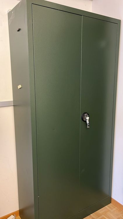 Metallschrank mit Schlussel | Kaufen auf Ricardo Metallschrank mit Schlussel | Kaufen auf Ricardo