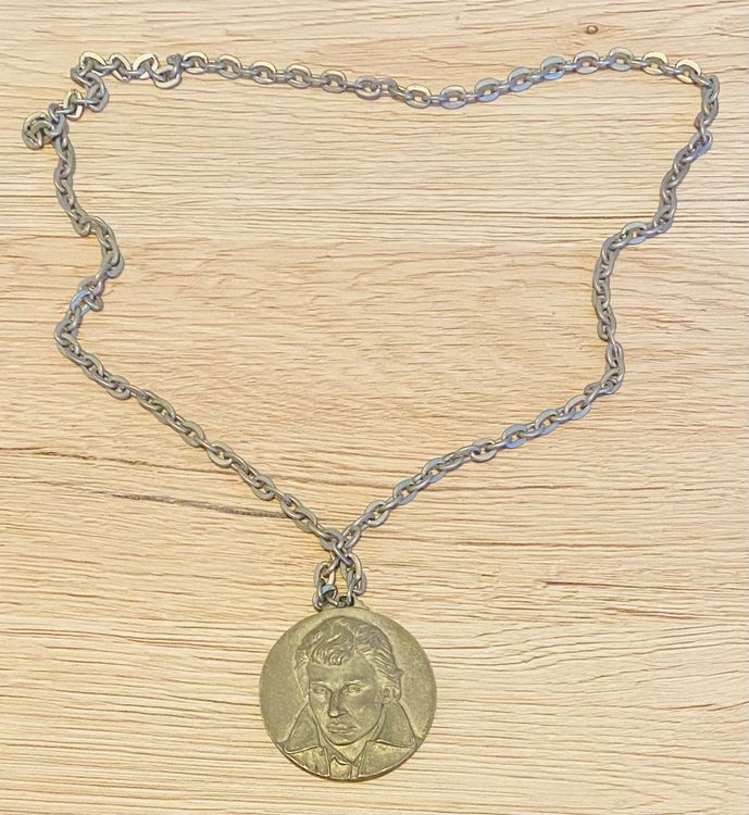 JOHNNY HALLYDAY - Collier 1978 (D'occasion) à Fribourg pour CHF 12 ...