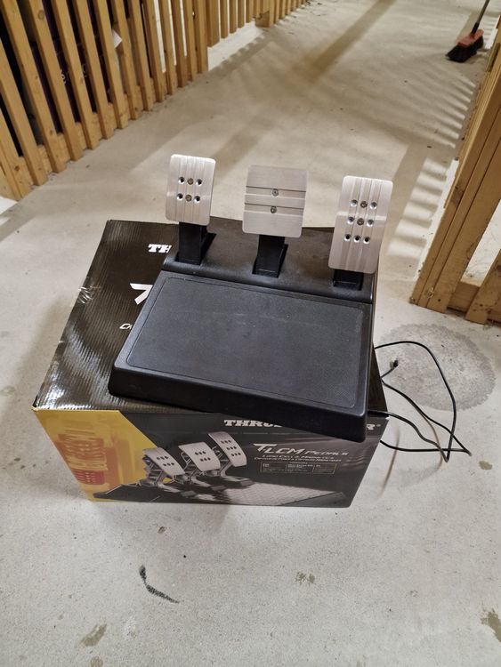 Thrustmaster pedals NEU T300 RS GT Simracing (Gebraucht) in Menznau für ...