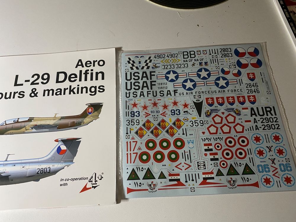BUCH ENG AERO L-29 DELFIN COLOURS AND MARKINGS MIT DECALS (Gebraucht ...
