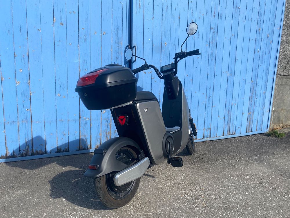Yadea V7 Elektro Roller Scooter 25KM/H e-mobility (Gebraucht) in Wald ...