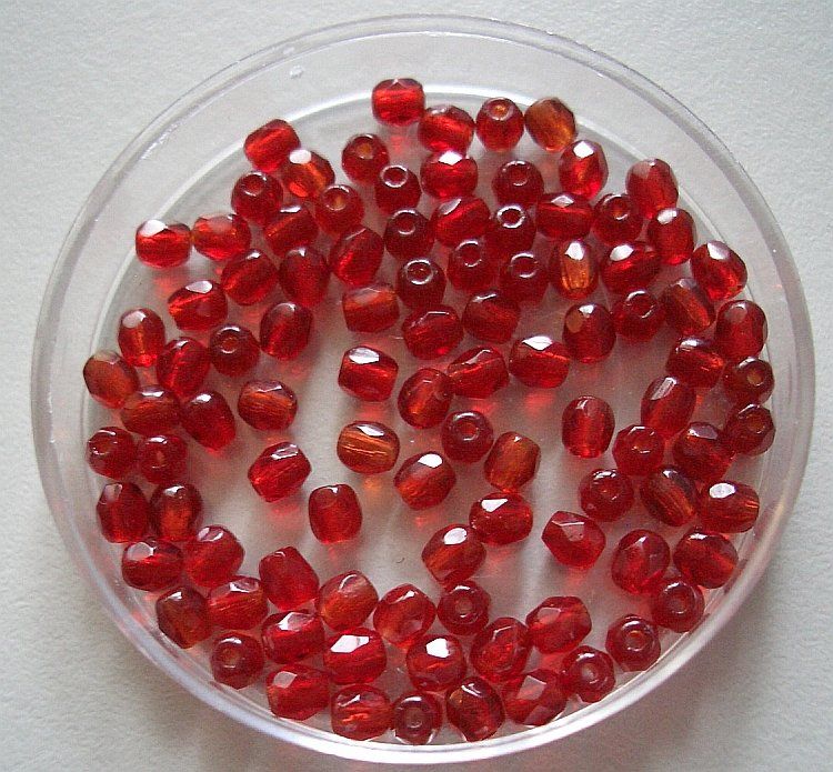 Glasschliffperlen Rot 3 mm (Neu und originalverpackt) in Gunzwil für CHF 3 – mit Lieferung auf ...