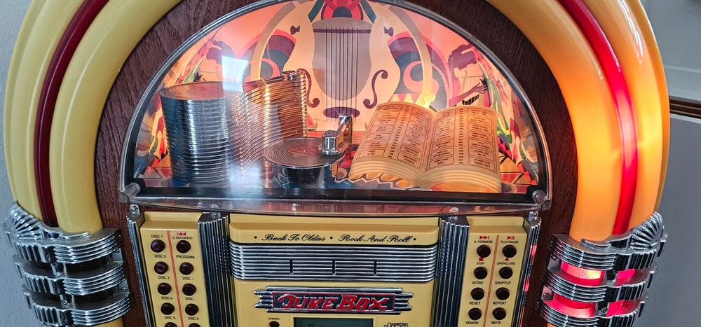 Jukebox im Retro Design - Musikbox für das Wohnzimmer! (Gebraucht) in ...