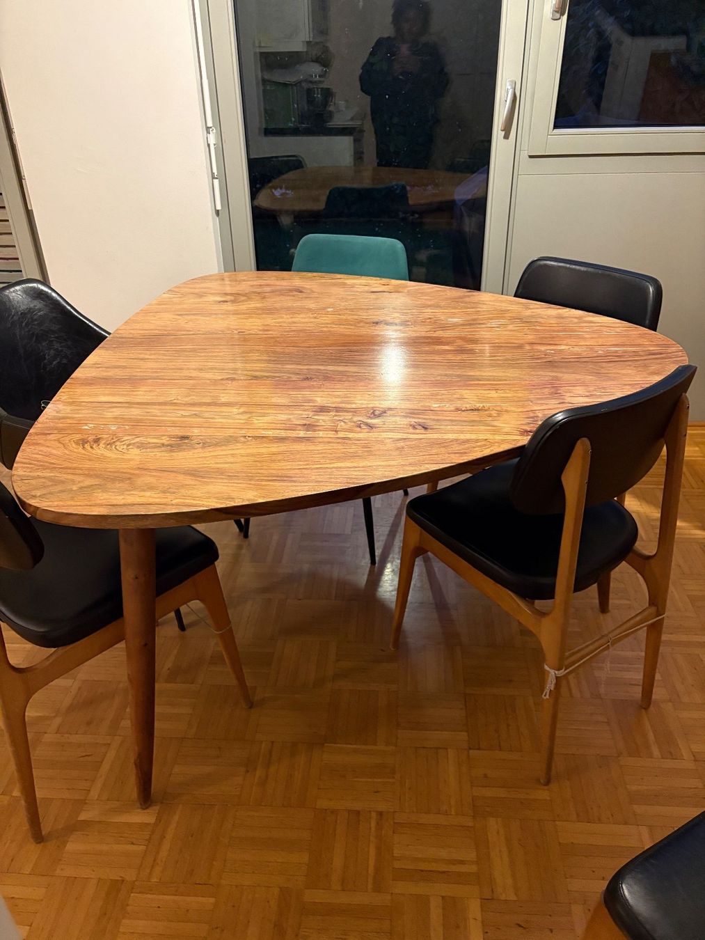 Table a manger Triangle (D'occasion) à Meyrin pour CHF 300 – retrait ...