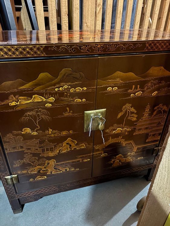Asian Style Vintage Cabinet, Two Door Storage Unit (Gebraucht) in ...