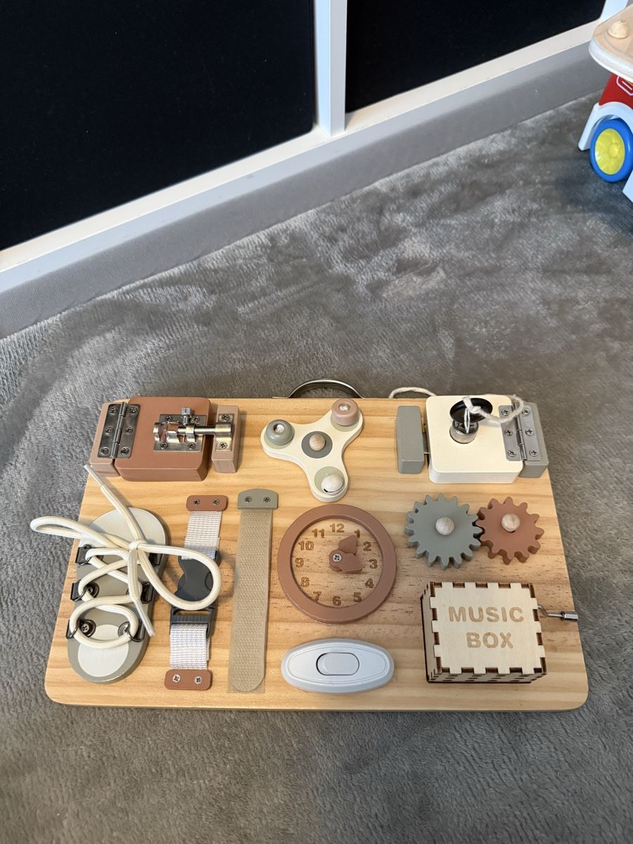 Montessori Busy Board aus Holz, Top Zustand! (Gebraucht) in Basel für ...