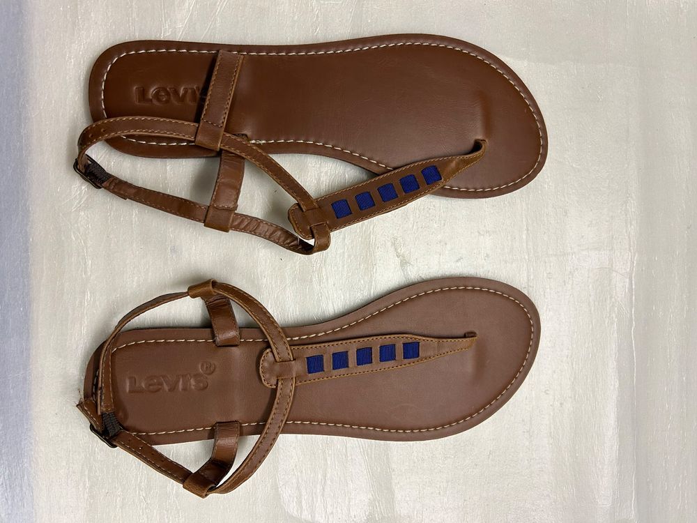 Levi’s Sandalen, Flipflops, Riemen, braun, blau, ungetragen | Kaufen auf Ricardo