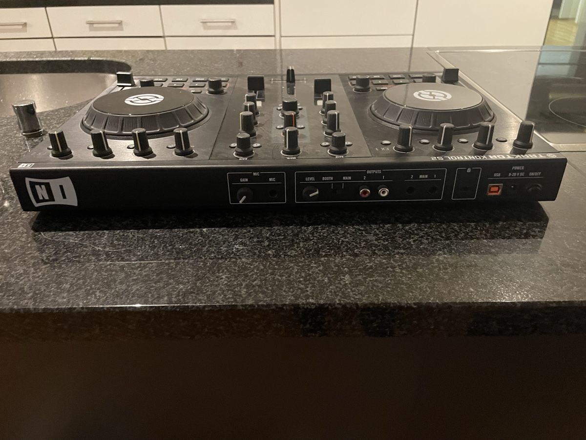 Native Instruments Traktor Kontrol S2 MK2 DJ Controller (Gebraucht) in ...