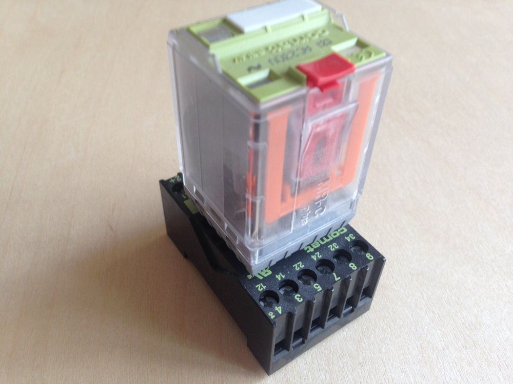 Comat Relais mit Stecksockel AC 230V | Kaufen auf Ricardo