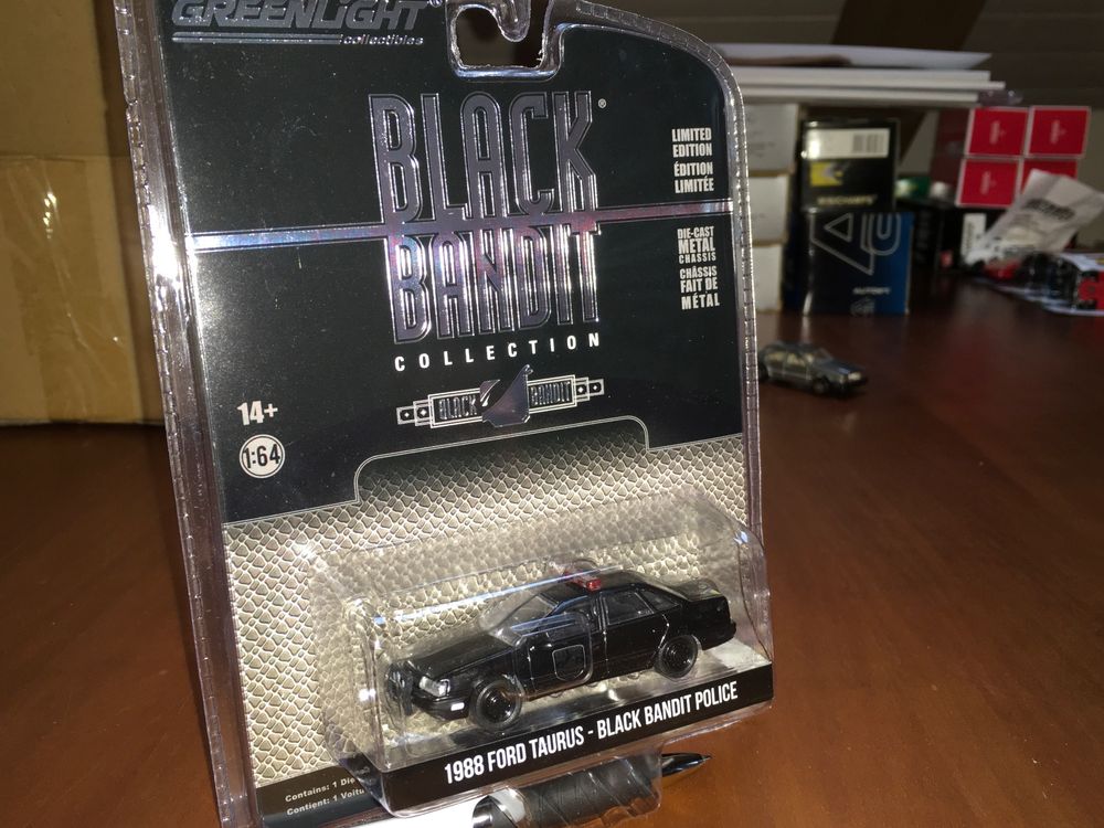 88‘ Ford Taurus 1/64 Black Bandit Police (Neu und originalverpackt) in ...