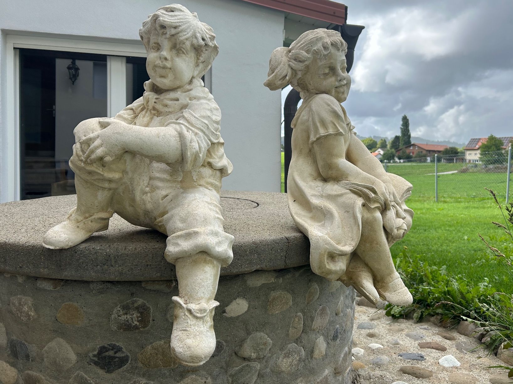 Statues décoratives de jardin, garçon et fille en pierre! (D'occasion ...