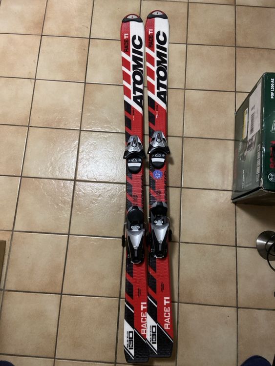 Skis Atomic Race Ti 130 cm + fixation (Gebraucht) in Genève für CHF 30 – nur Abholung auf ...