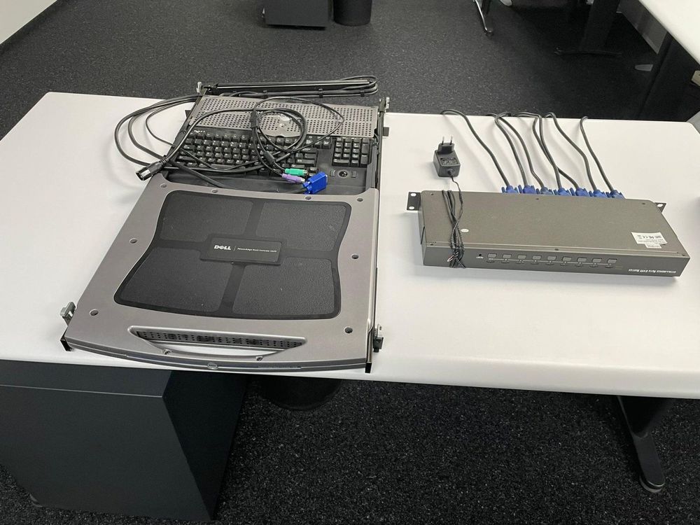 Rack Console und Auto KVM Switch (Gebraucht) in Sirnach für CHF 50 ...