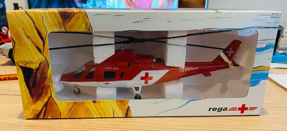 Model réduit - Hélicoptère REGA (Neu (gemäss Beschreibung)) in Fribourg ...