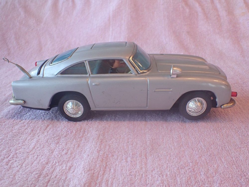 alter James Bond Aston Martin aus Blech (Gebraucht) in Geroldswil für ...