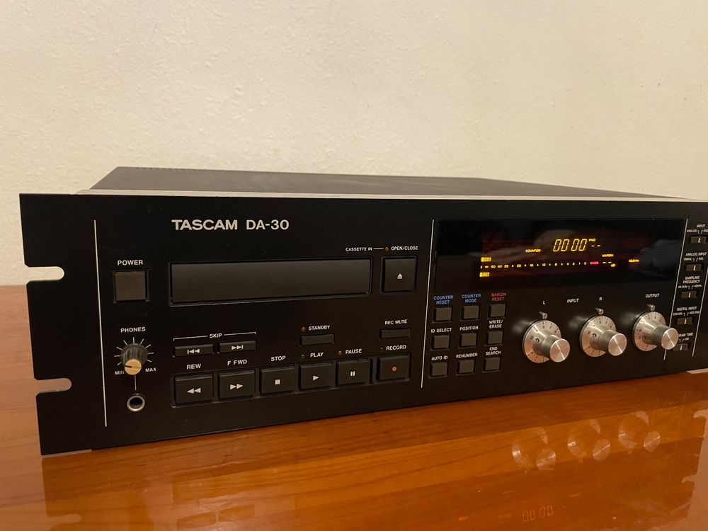 Tascam DA - 30 High End Dat (Defekt) in für CHF 199 – mit Lieferung auf ...