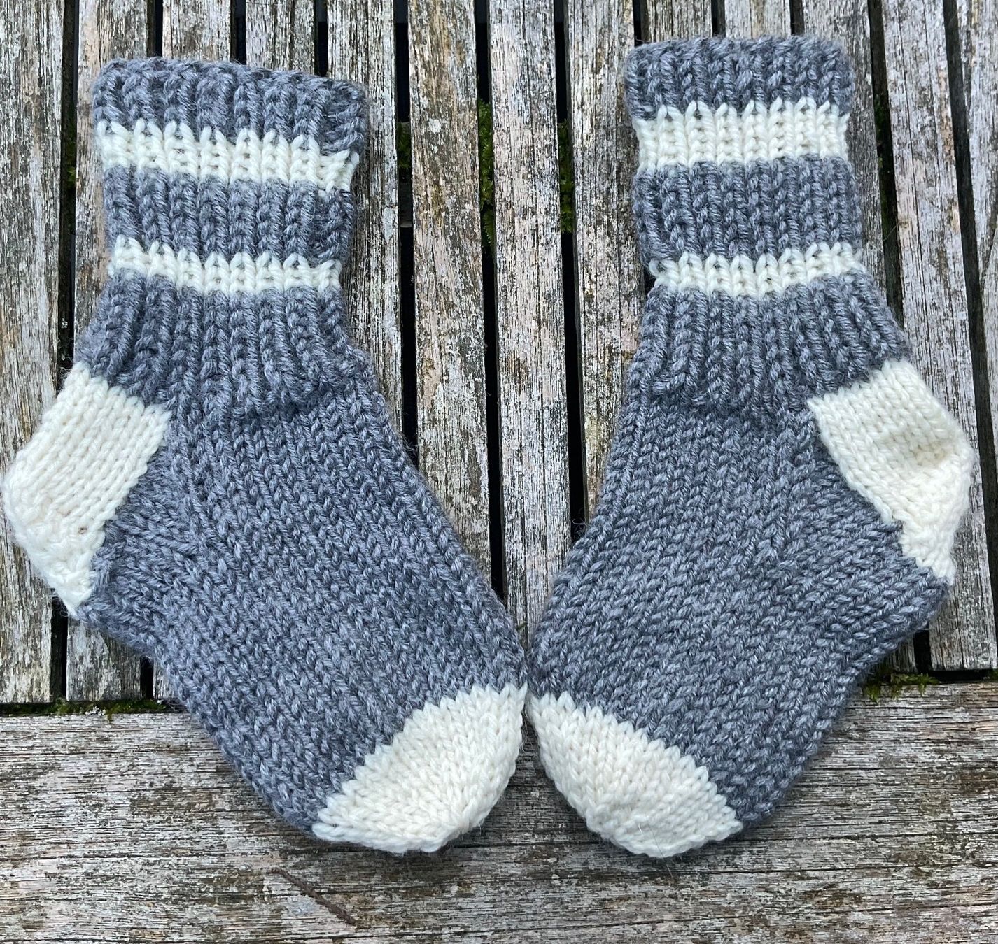 Graue Kindersocken 👶 mit weiss - Grösse 28 / 29 - NEU (Neu (gemäss Beschreibung)) in Krauchthal ...