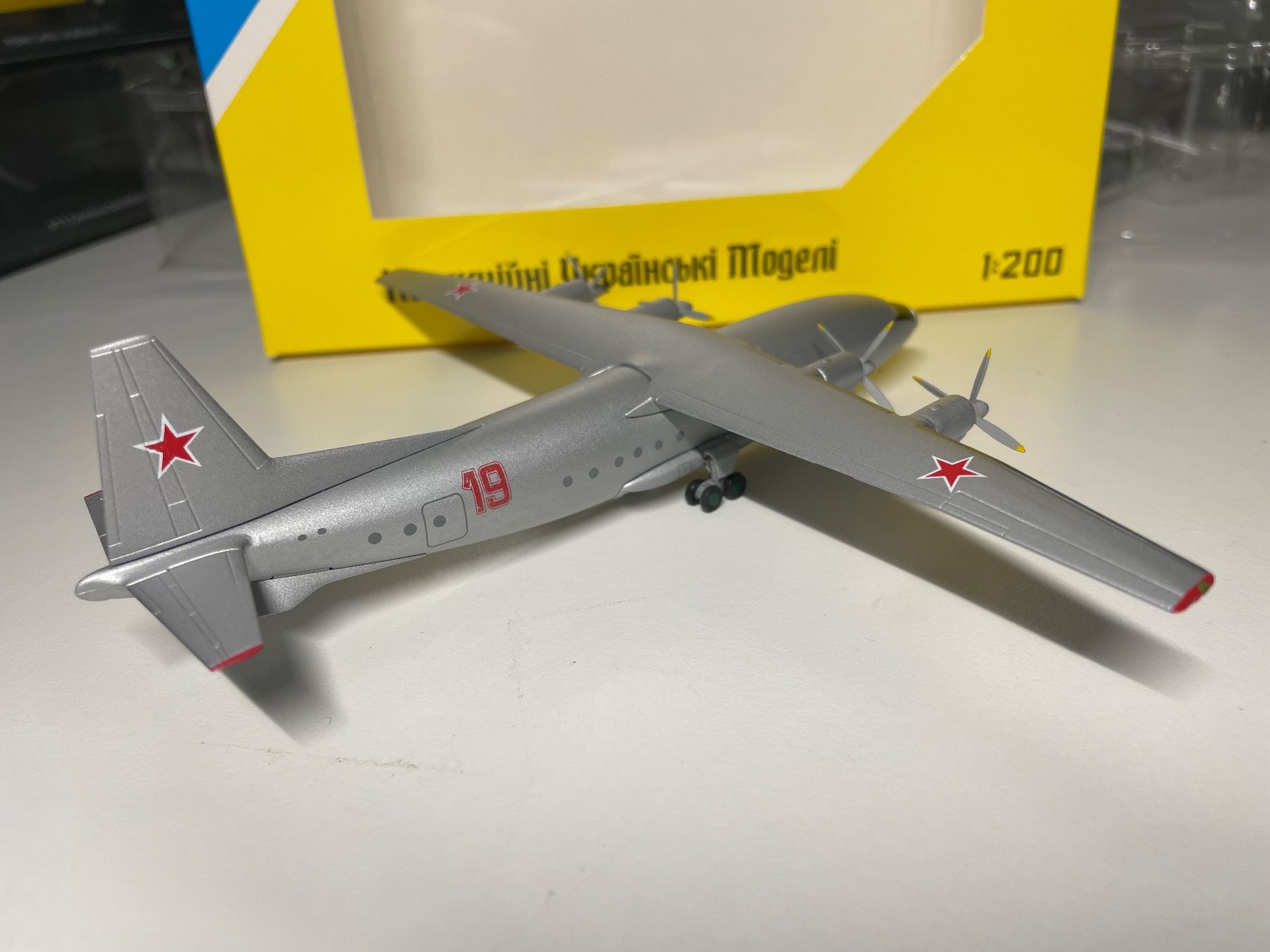 Antonov An-10 Soviet Air Force "19" 1/200 (Neu und originalverpackt) in ...