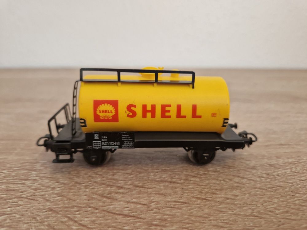 Märklin Kesselwagen Shell H0 (8) (Gebraucht) in St-Aubin-Sauges für CHF ...