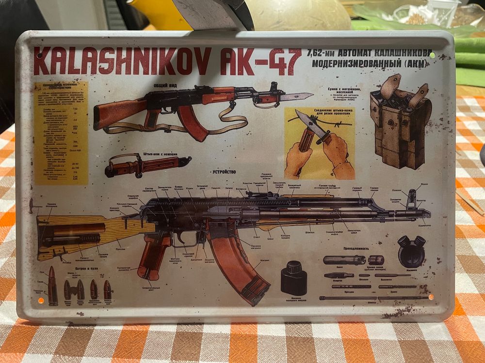 AK-47 Kalashnikov metal poster (Gebraucht) in Novazzano für CHF 5 – mit Lieferung auf Ricardo kaufen