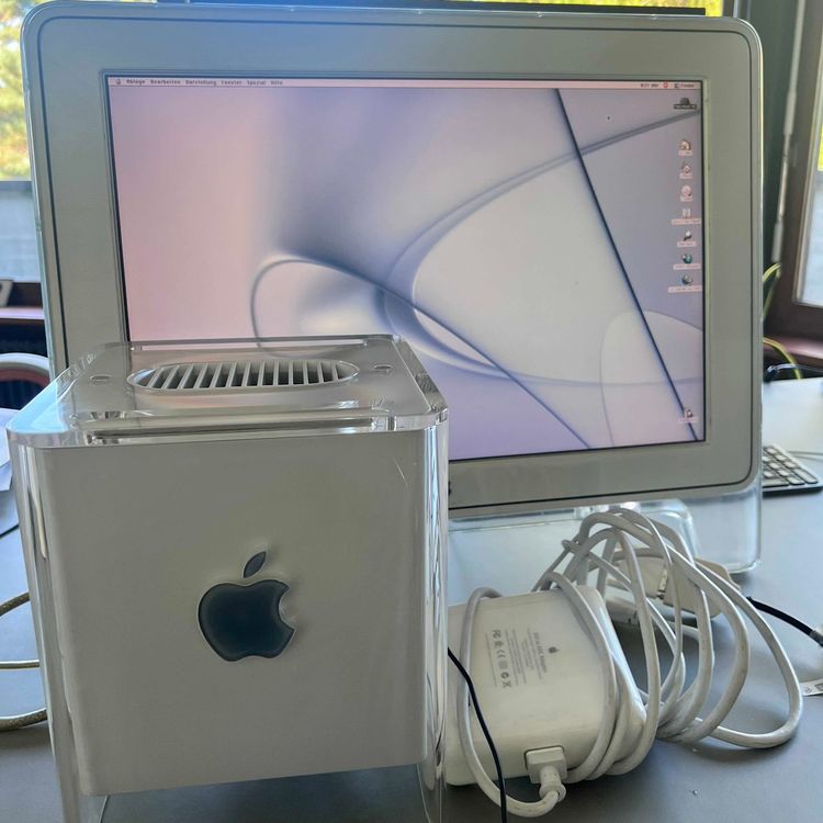 Apple Cube G4 mit 22' Cinema Display und DVI to ADC Adapter (Gebraucht ...