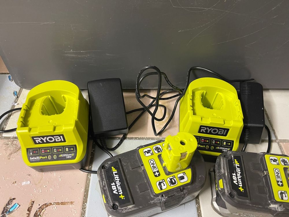 RYOBI 18V Pack Chargeur + Batterie RC18120-140 (Gebraucht) in ...