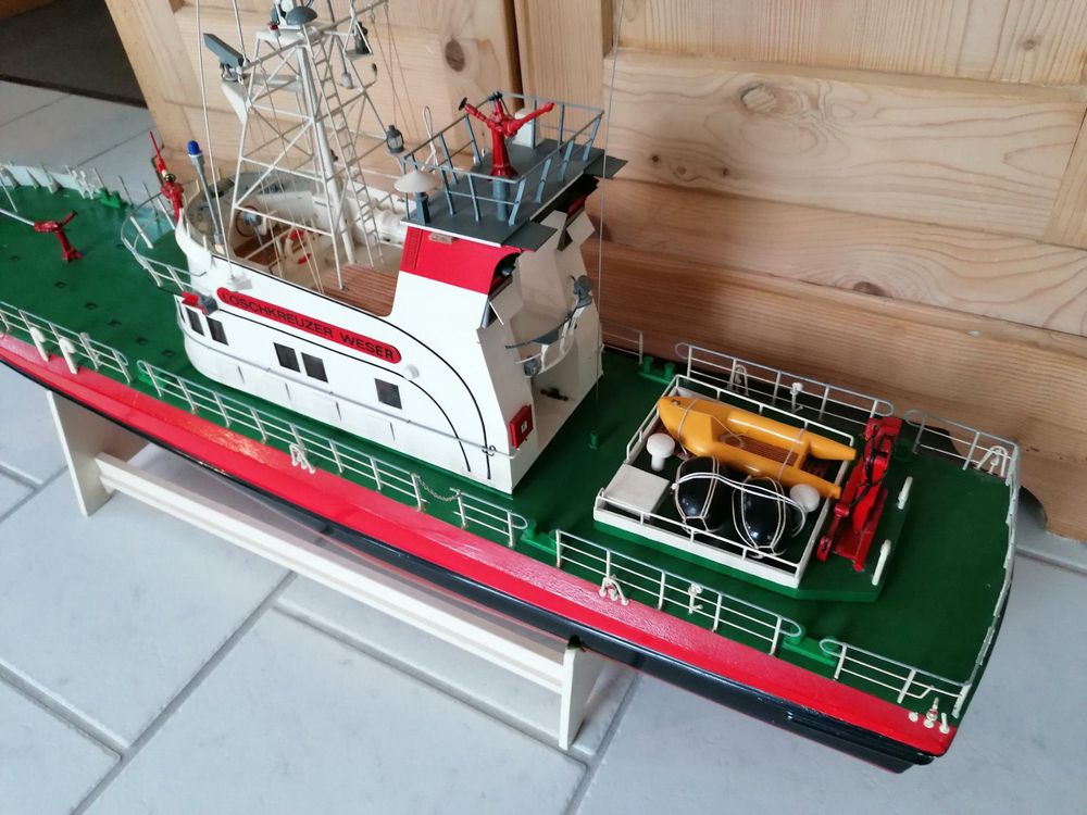 RC-Schiff Löschkreuzer Weser von Graupner (Defekt) in Chabrey für CHF ...