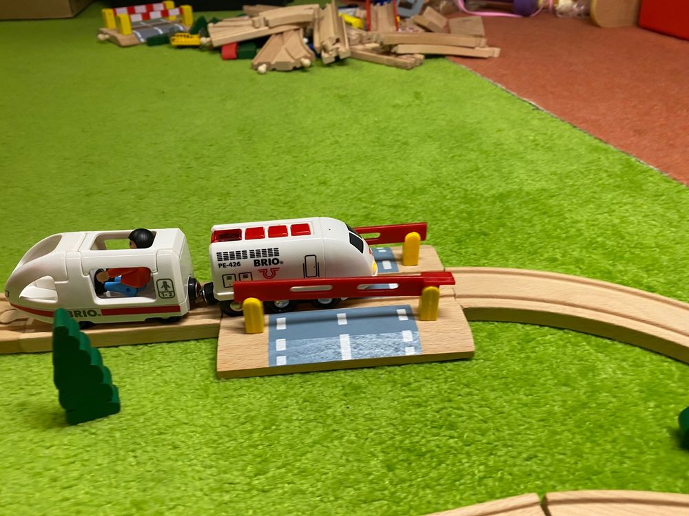 Brio Holz Eisenbahn 48 Teile & Elektrolok mit Fernsteuerung (Gebraucht ...