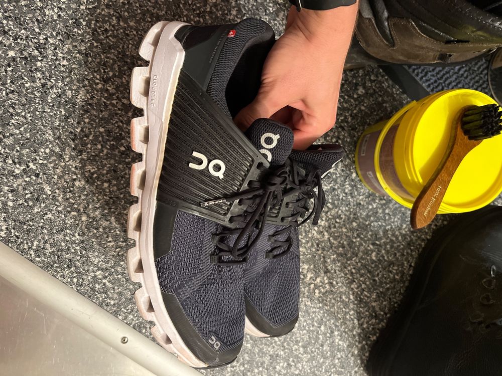 On Cloud Running Shoes 45 (Gebraucht) in Aesch BL für CHF 74 – mit ...