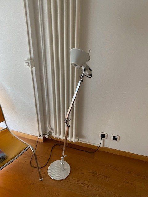 Design-Stehlampe von Artemide (Gebraucht) in Basel für CHF 115 – nur Abholung auf Ricardo kaufen
