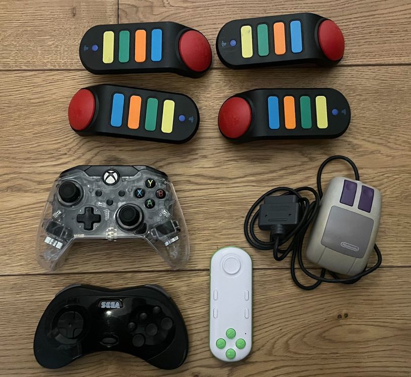 14 Video Game Controllers, SNES Mouse, Xbox, Saturn style... (Gebraucht ...
