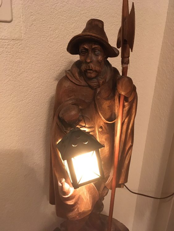 Skulptur, Holz, Nachtwächter mit Lampe H: 120 cm, DM 27 cm (Gebraucht ...